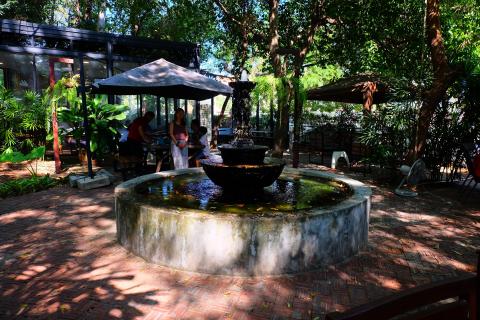 Readme.me - คาเฟ่ในสวน บรรยากาศดี Cafe de forest @เมืองขอนแก่น